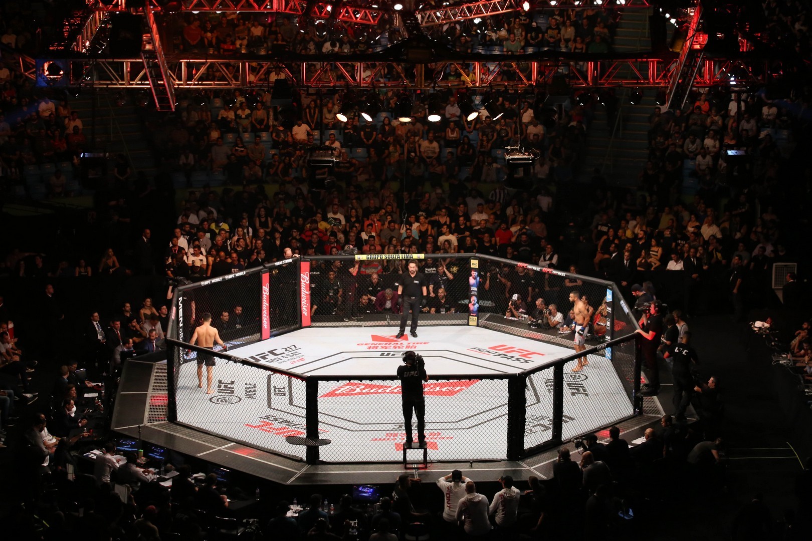 UFC tilkalte FBI etter mistanke om bettingskandale med en rigget kamp ...