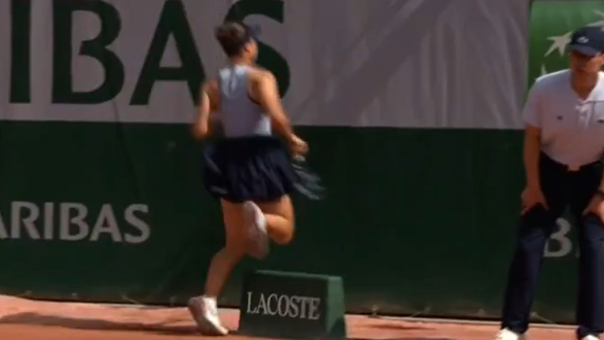 Roland Garros under kritikk for farlige Lacoste-sponsede skilt ...