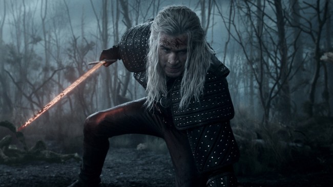 Liam Hemsworth trer inn i Henry Cavills støvler i ny Witcher-teaser ...