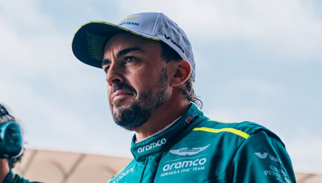Fernando Alonsos 400. Grand Prix ble ødelagt av Aston Martin-bilen hans ...