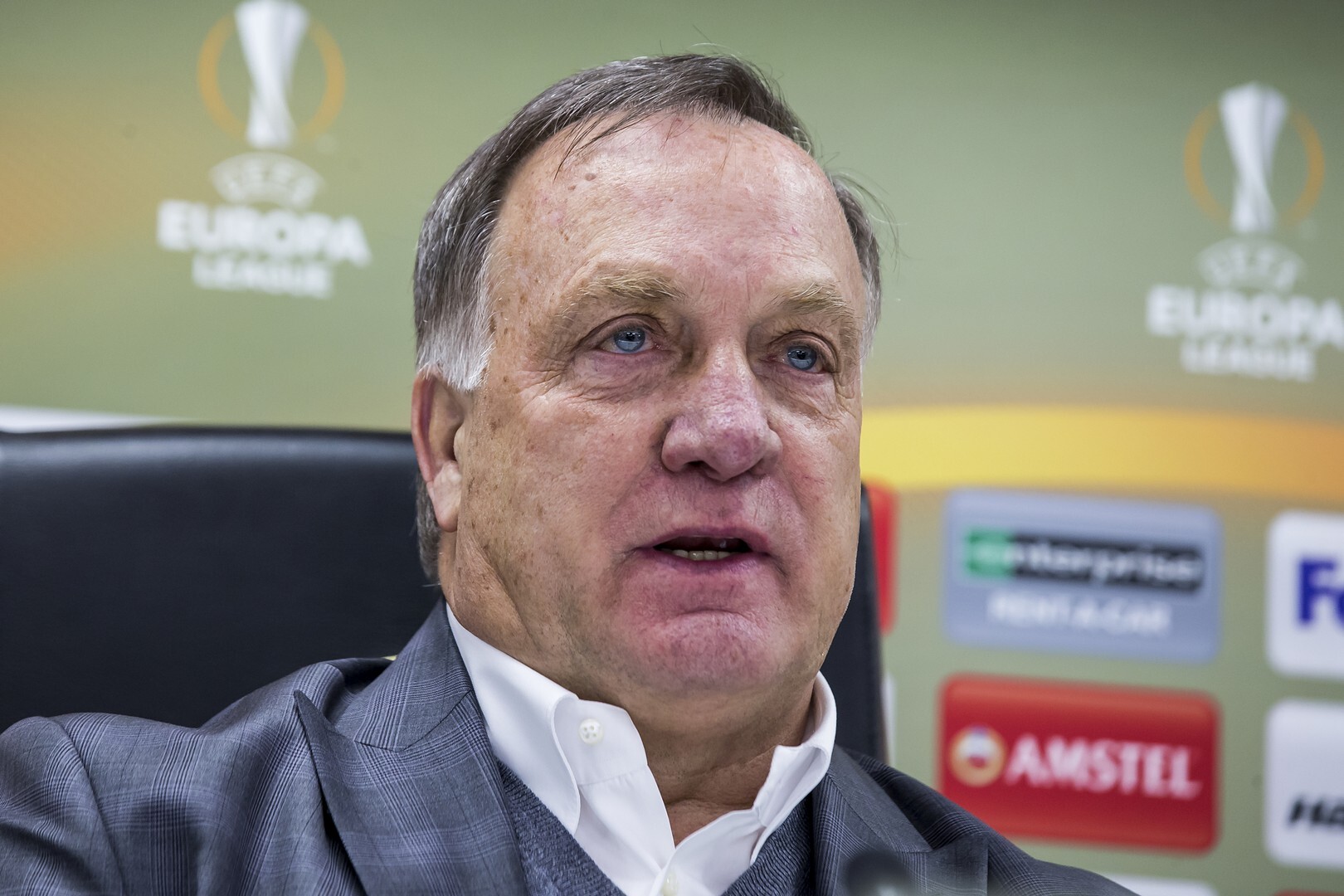 Curaçaos landslagssjef Dick Advocaat trekker seg fire måneder før VM ...